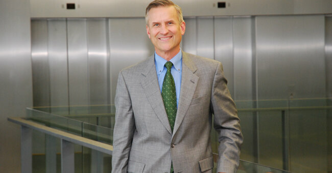Dymek discusses the product and business strategy at Straumann