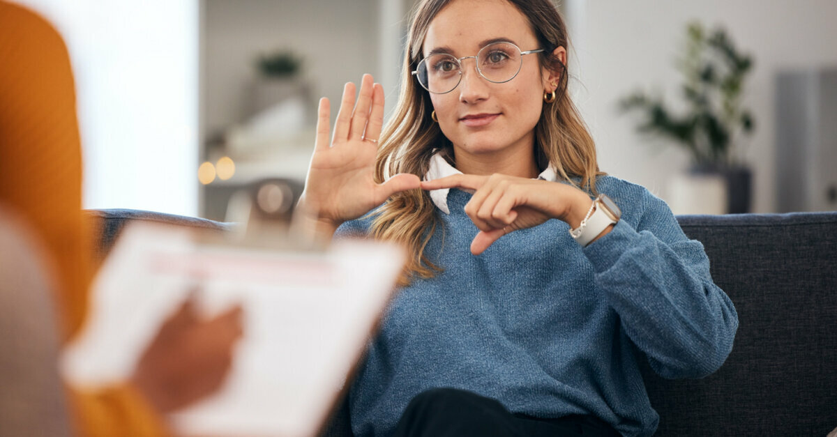 Sign language instruction helps dental clinicians
