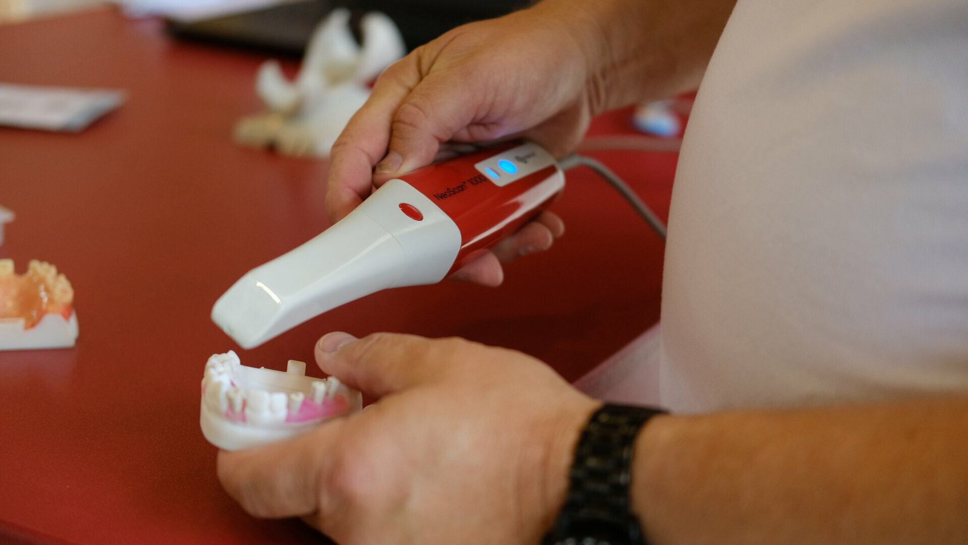 Dental News - Neoss Group is showcasing NeoScan 1000—new easy-to-use ...