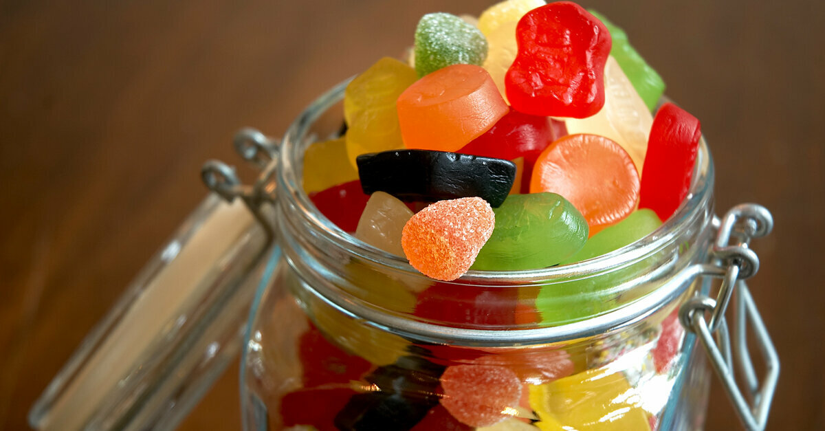 DT News - US - Americans are eating fewer sweets, resolving to ...