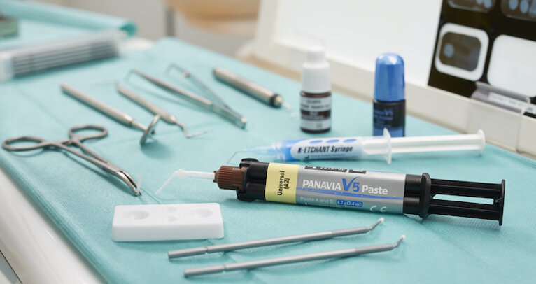 Monobond Etch & Prime: Etch and silane in one easy step