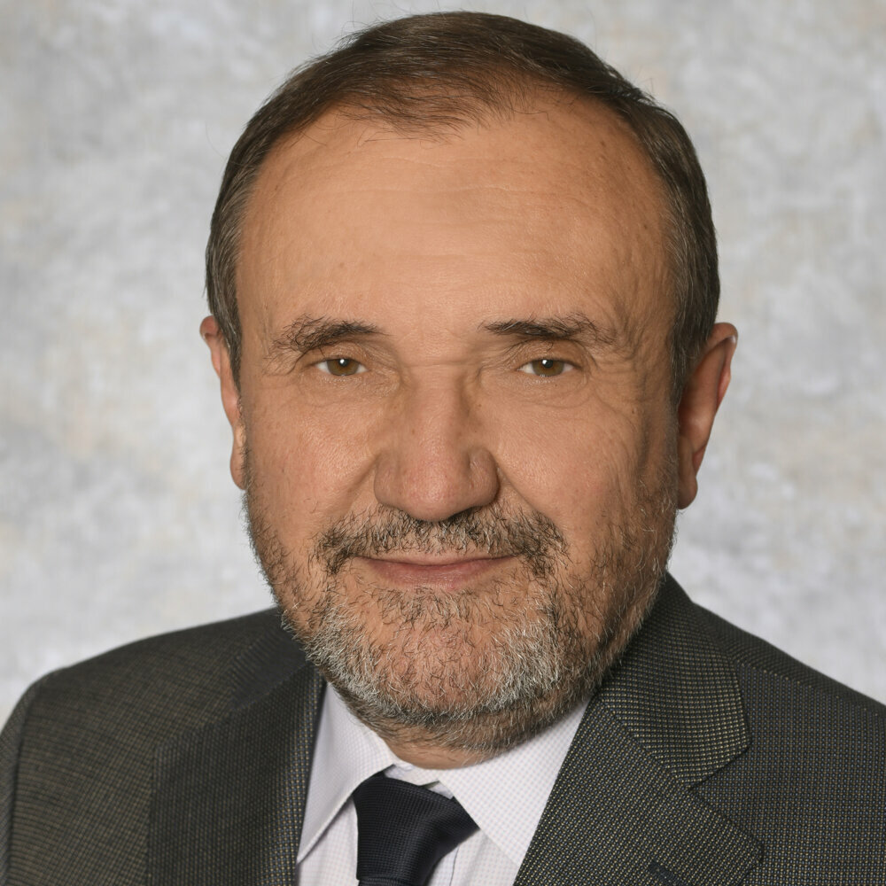 People - Dr Michael Radu - Dental Tribune International