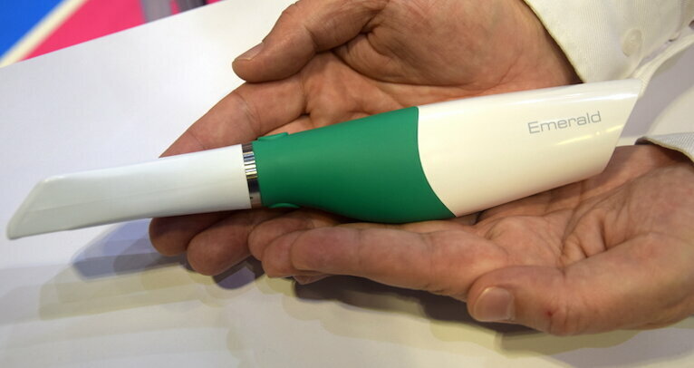 Fast and easy documentation with the new Planmeca Somia intra-oral camera