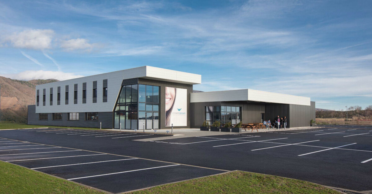 DT News - France - Le laboratoire Crown Ceram fête ses 40 ans