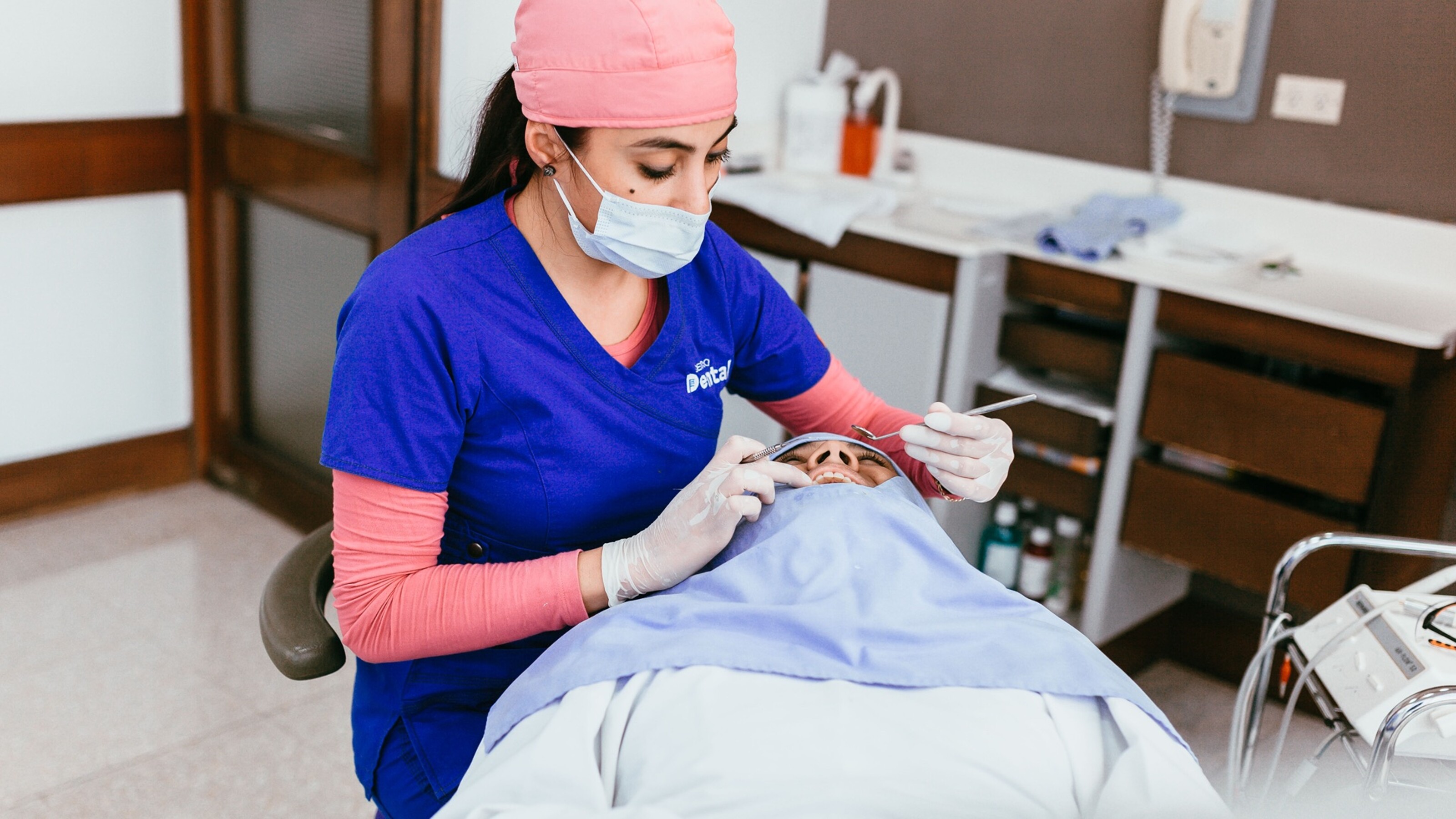 DT News - Latin America - La asistente dental mejora la atención del ...